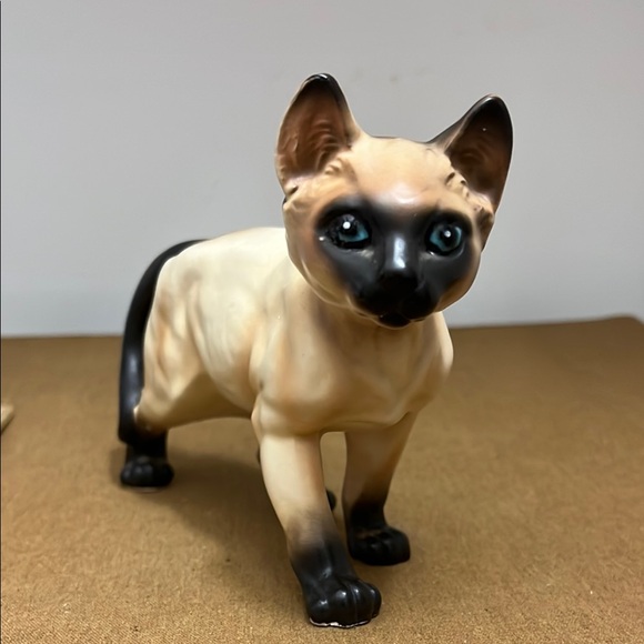 Lefton | Accents | Vintage Lefton H6532 Blue Eyes Siamese Cat Figurine ...